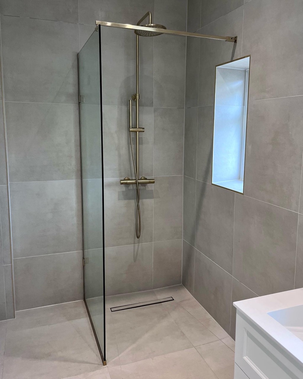 Premier Infinity Shower Deck 1200 x 900mm | N&C Tiles and Bathrooms